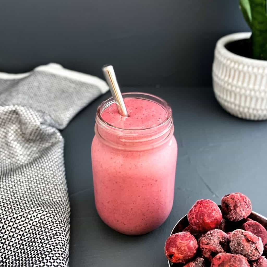 16 High Protein Smoothies with 20 Grams Plus of Protein - Amber's ...